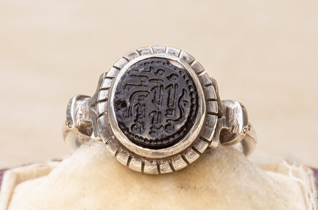 Early Islamic Black Intaglio Seal Ring – Ravensbury Antiques